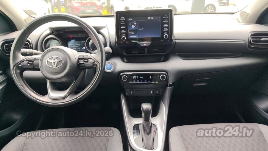 Red Toyota Yaris 2021 in Tallinn, with an engine capacity of 1.49 L and mileage of 43 thousand km for 18395 €, photo 9 on AUTOMOTO.COM.LV