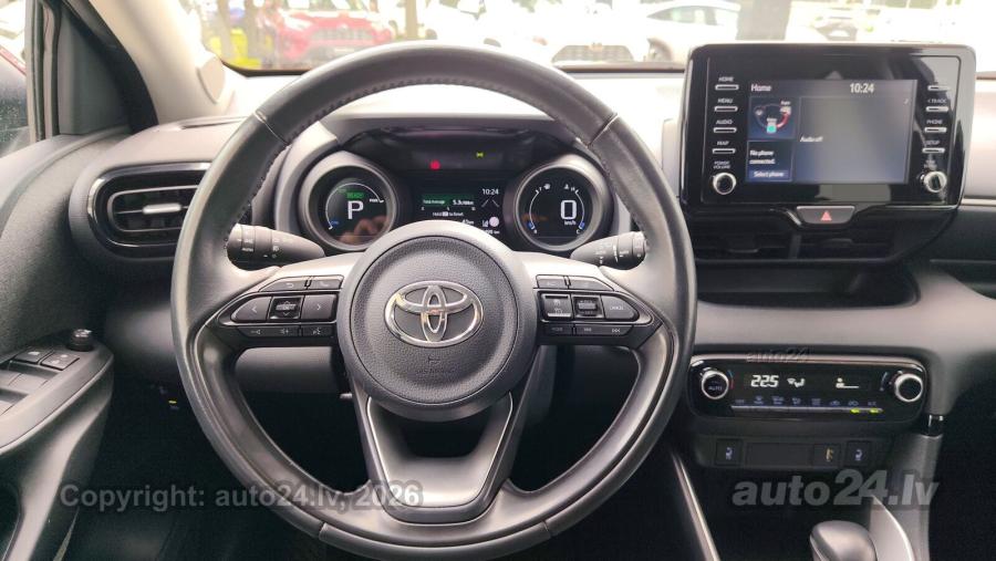 Red Toyota Yaris 2021 in Tallinn, with an engine capacity of 1.49 L and mileage of 43 thousand km for 18395 €, photo 10 on AUTOMOTO.COM.LV