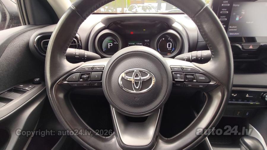 Red Toyota Yaris 2021 in Tallinn, with an engine capacity of 1.49 L and mileage of 43 thousand km for 18395 €, photo 13 on AUTOMOTO.COM.LV