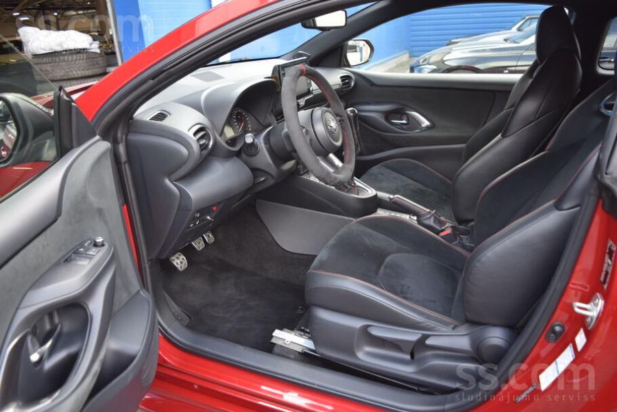 Sarkans Toyota Yaris 2021 Rīga, ar dzinēja tilpumu 1.60 L un nobraukumu 51 tūkst. km par 47000 €, foto 4 vietnē AUTOMOTO.COM.LV