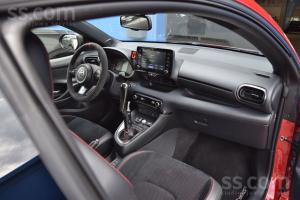 Sarkans Toyota Yaris 2021 Rīga, ar dzinēja tilpumu 1.60 L un nobraukumu 51 tūkst. km par 47000 €, foto 5 vietnē AUTOMOTO.COM.LV