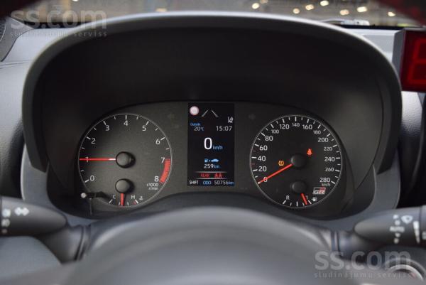 Red Toyota Yaris 2021 in Riga, with an engine capacity of 1.60 L and mileage of 51 thousand km for 47000 €, photo 8 on AUTOMOTO.COM.LV