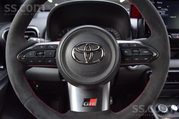 Red Toyota Yaris 2021 in Riga, with an engine capacity of 1.60 L and mileage of 51 thousand km for 47000 €, photo 9 on AUTOMOTO.COM.LV