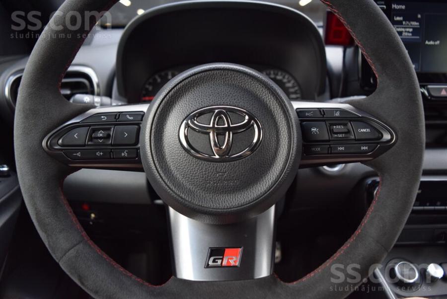 Sarkans Toyota Yaris 2021 Rīga, ar dzinēja tilpumu 1.60 L un nobraukumu 51 tūkst. km par 47000 €, foto 10 vietnē AUTOMOTO.COM.LV