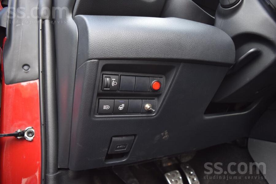 Sarkans Toyota Yaris 2021 Rīga, ar dzinēja tilpumu 1.60 L un nobraukumu 51 tūkst. km par 47000 €, foto 15 vietnē AUTOMOTO.COM.LV
