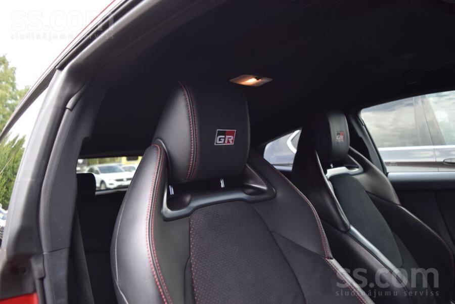 Sarkans Toyota Yaris 2021 Rīga, ar dzinēja tilpumu 1.60 L un nobraukumu 51 tūkst. km par 47000 €, foto 16 vietnē AUTOMOTO.COM.LV