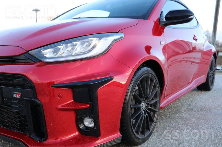 Red Toyota Yaris 2021 in Riga, with an engine capacity of 1.60 L and mileage of 62 thousand km for 28500 €, photo 1 on AUTOMOTO.COM.LV