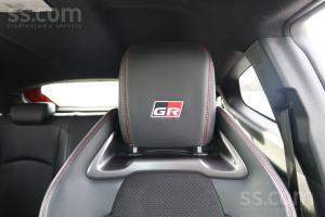 Red Toyota Yaris 2021 in Riga, with an engine capacity of 1.60 L and mileage of 62 thousand km for 28500 €, photo 16 on AUTOMOTO.COM.LV