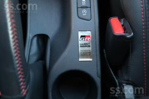 Red Toyota Yaris 2021 in Riga, with an engine capacity of 1.60 L and mileage of 62 thousand km for 28500 €, photo 17 on AUTOMOTO.COM.LV
