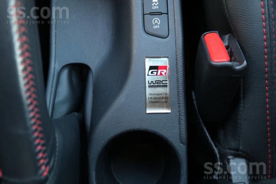 Red Toyota Yaris 2021 in Riga, with an engine capacity of 1.60 L and mileage of 62 thousand km for 28500 €, photo 17 on AUTOMOTO.COM.LV