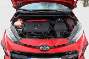 Red Toyota Yaris 2021 in Riga, with an engine capacity of 1.60 L and mileage of 62 thousand km for 28500 €, photo 20 on AUTOMOTO.COM.LV