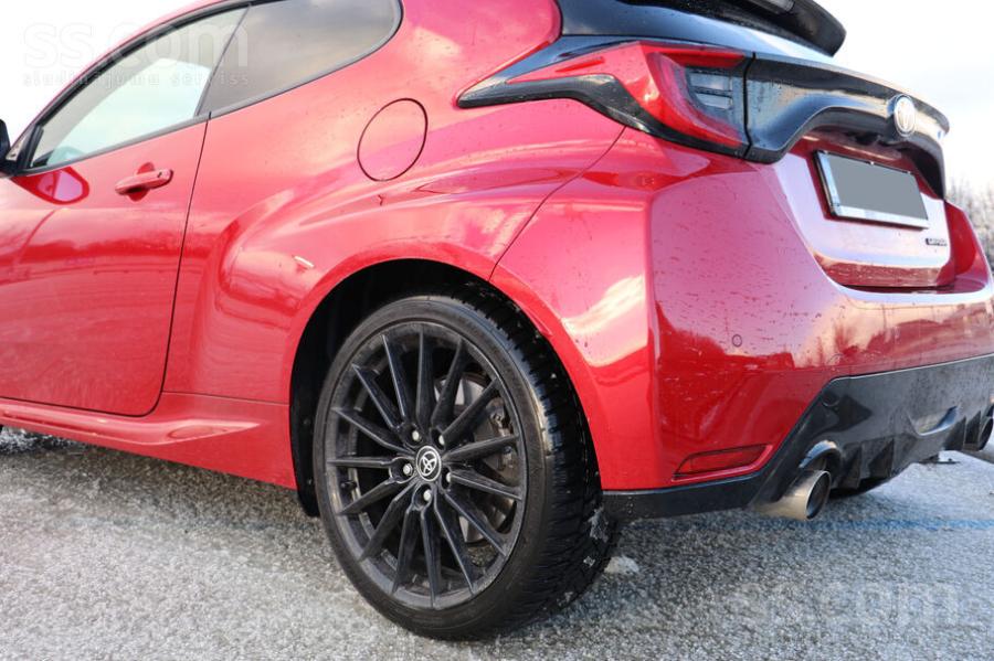 Red Toyota Yaris 2021 in Riga, with an engine capacity of 1.60 L and mileage of 62 thousand km for 28500 €, photo 22 on AUTOMOTO.COM.LV