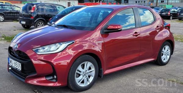 Red Toyota Yaris 2021 in Riga, with an engine capacity of 1.50 L and mileage of 82 thousand km for 12500 €, photo 2 on AUTOMOTO.COM.LV