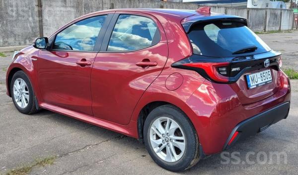 Red Toyota Yaris 2021 in Riga, with an engine capacity of 1.50 L and mileage of 82 thousand km for 12500 €, photo 3 on AUTOMOTO.COM.LV