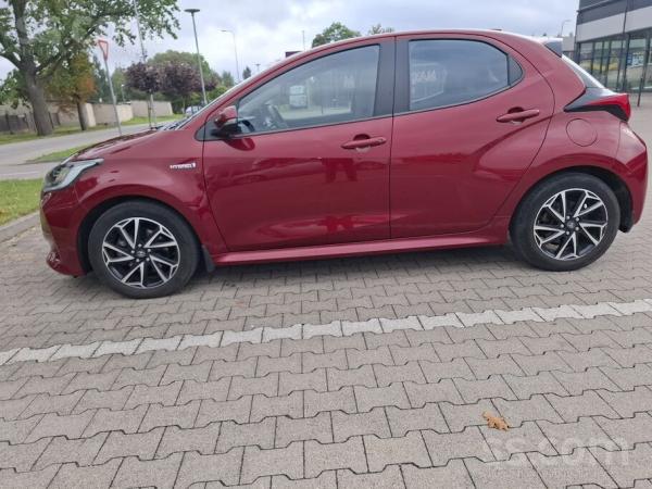 Sarkans Toyota Yaris 2021 Dobele, ar dzinēja tilpumu 1.50 L un nobraukumu 68 tūkst. km par 18500 €, foto 2 vietnē AUTOMOTO.COM.LV