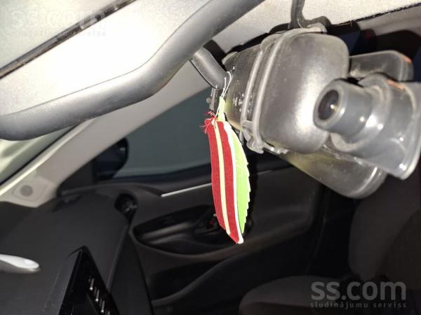 Sarkans Toyota Yaris 2021 Dobele, ar dzinēja tilpumu 1.50 L un nobraukumu 68 tūkst. km par 18500 €, foto 7 vietnē AUTOMOTO.COM.LV