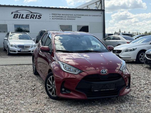 Red Toyota Yaris 2021 in Kaunas, with an engine capacity of 1.49 L and mileage of 150 thousand km for 12290 €, photo 1 on AUTOMOTO.COM.LV