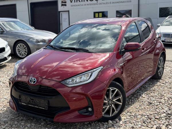 Red Toyota Yaris 2021 in Kaunas, with an engine capacity of 1.49 L and mileage of 150 thousand km for 12290 €, photo 2 on AUTOMOTO.COM.LV