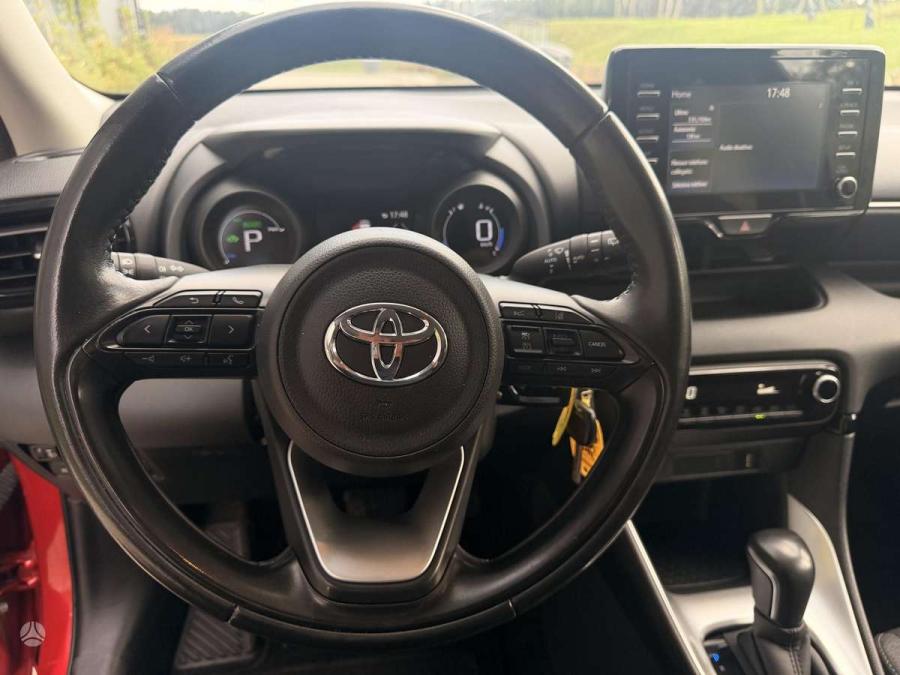 Sarkans Toyota Yaris 2021 Viļņa, ar dzinēja tilpumu 1.49 L un nobraukumu 69 tūkst. km par 16850 €, foto 43 vietnē AUTOMOTO.COM.LV