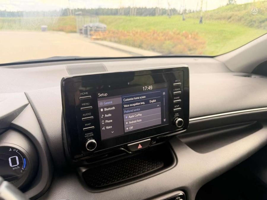 Sarkans Toyota Yaris 2021 Viļņa, ar dzinēja tilpumu 1.49 L un nobraukumu 69 tūkst. km par 16850 €, foto 45 vietnē AUTOMOTO.COM.LV