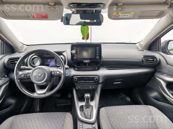 Red Toyota Yaris 2021 in Riga, with an engine capacity of 1.50 L and mileage of 69 thousand km for 18500 €, photo 7 on AUTOMOTO.COM.LV