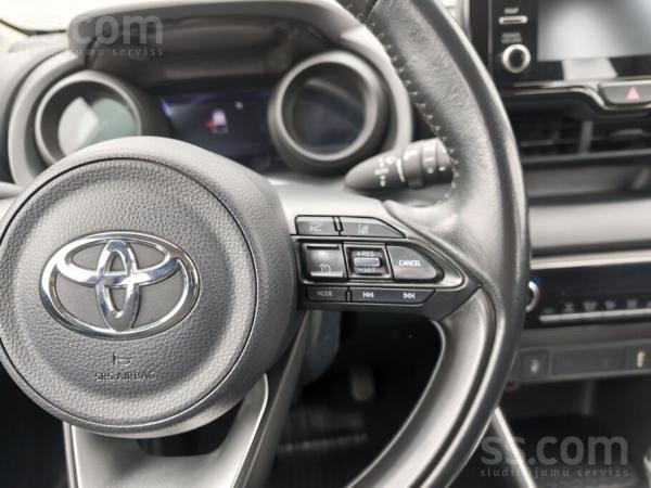 Red Toyota Yaris 2021 in Riga, with an engine capacity of 1.50 L and mileage of 69 thousand km for 18500 €, photo 9 on AUTOMOTO.COM.LV