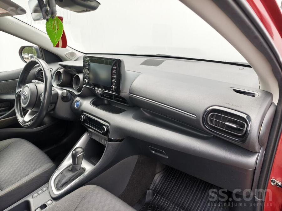 Sarkans Toyota Yaris 2021 Rīga, ar dzinēja tilpumu 1.50 L un nobraukumu 69 tūkst. km par 18500 €, foto 16 vietnē AUTOMOTO.COM.LV