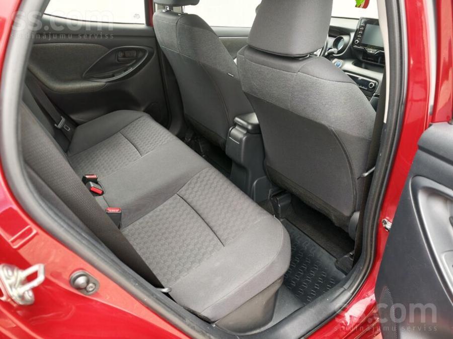 Sarkans Toyota Yaris 2021 Rīga, ar dzinēja tilpumu 1.50 L un nobraukumu 69 tūkst. km par 18500 €, foto 18 vietnē AUTOMOTO.COM.LV