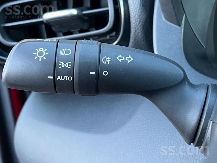 Sarkans Toyota Yaris 2021 Rīga, ar dzinēja tilpumu 1.50 L un nobraukumu 166 tūkst. km par 14500 €, foto 17 vietnē AUTOMOTO.COM.LV