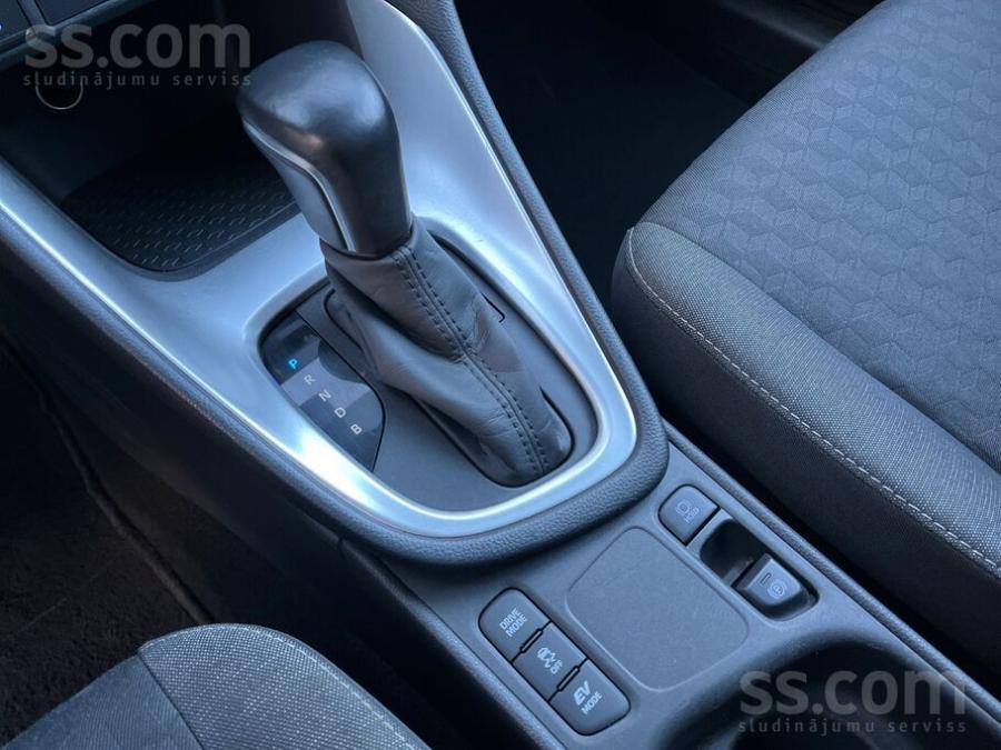 Sarkans Toyota Yaris 2021 Rīga, ar dzinēja tilpumu 1.50 L un nobraukumu 166 tūkst. km par 14500 €, foto 19 vietnē AUTOMOTO.COM.LV