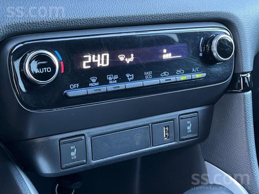 Sarkans Toyota Yaris 2021 Rīga, ar dzinēja tilpumu 1.50 L un nobraukumu 166 tūkst. km par 14500 €, foto 20 vietnē AUTOMOTO.COM.LV