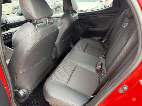 Sarkans Toyota Yaris 2021 Utena, ar dzinēja tilpumu 1.49 L un nobraukumu 190 tūkst. km par 11990 €, foto 10 vietnē AUTOMOTO.COM.LV