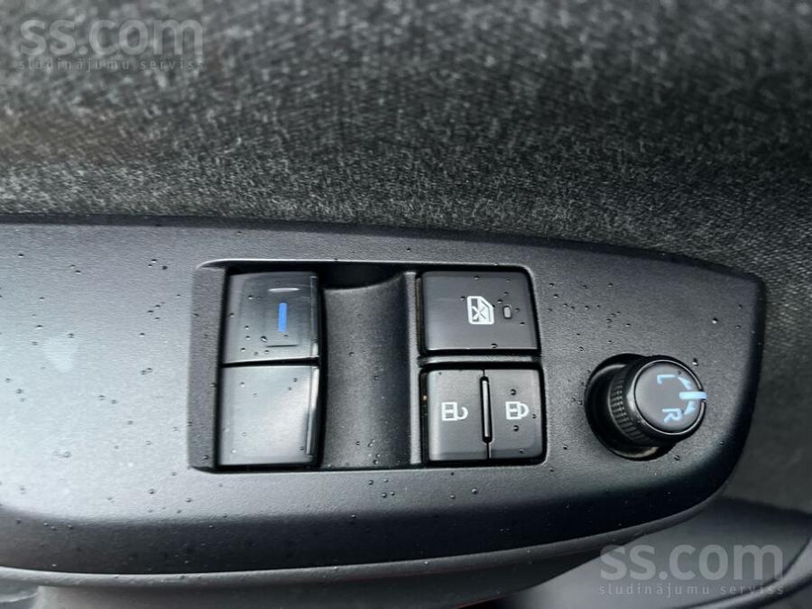 Sarkans Toyota Yaris 2021 Rīga, ar dzinēja tilpumu 1.50 L un nobraukumu 172 tūkst. km par 11900 €, foto 19 vietnē AUTOMOTO.COM.LV