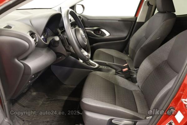 Sarkans Toyota Yaris 2022 Tallina, ar dzinēja tilpumu 1.49 L un nobraukumu 18 tūkst. km par 16990 €, foto 11 vietnē AUTOMOTO.COM.LV