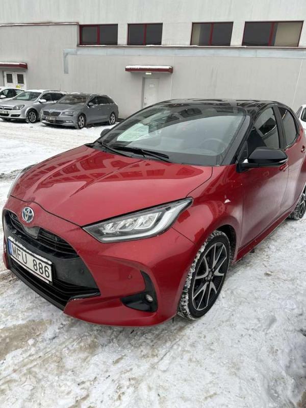 Red Toyota Yaris 2022 in Vilnius, with an engine capacity of 1.49 L and mileage of 53 thousand km for 17000 €, photo 1 on AUTOMOTO.COM.LV