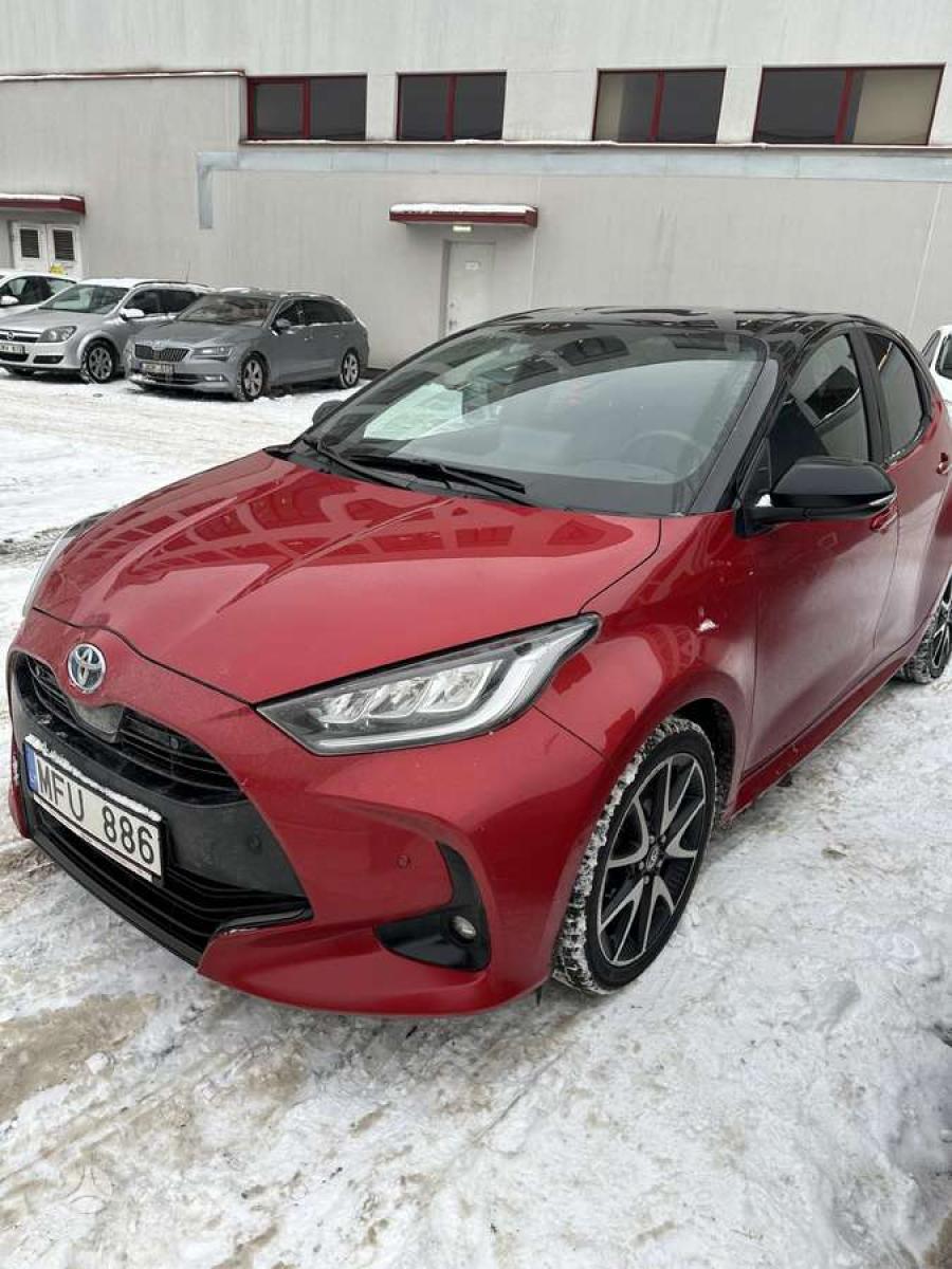 Sarkans Toyota Yaris 2022 Viļņa, ar dzinēja tilpumu 1.49 L un nobraukumu 53 tūkst. km par 17000 €, foto 1 vietnē AUTOMOTO.COM.LV