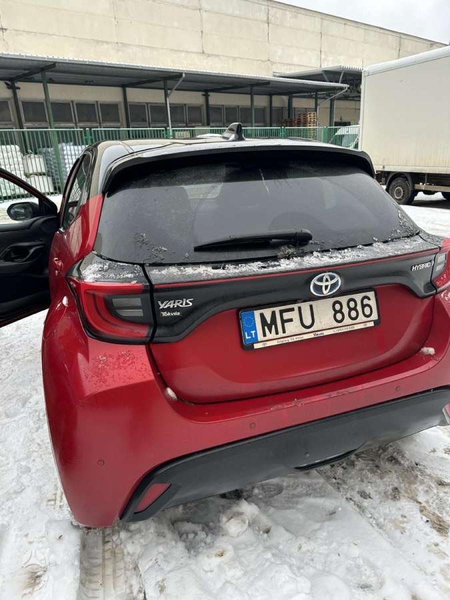 Sarkans Toyota Yaris 2022 Viļņa, ar dzinēja tilpumu 1.49 L un nobraukumu 53 tūkst. km par 17000 €, foto 4 vietnē AUTOMOTO.COM.LV