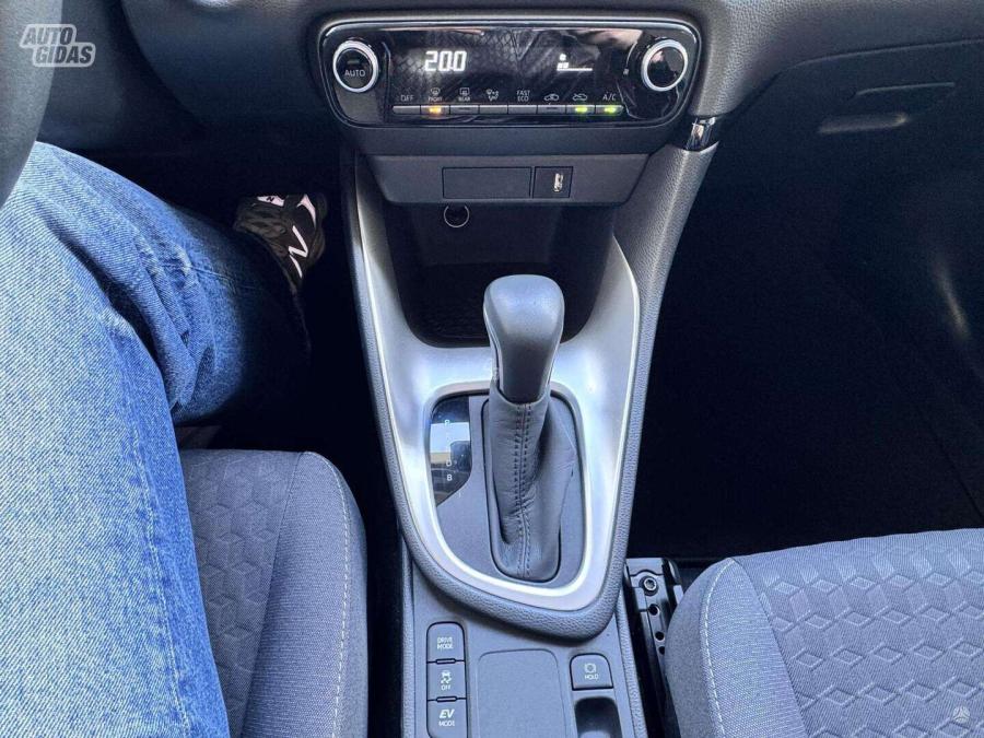 Sarkans Toyota Yaris 2022 Viļņa, ar dzinēja tilpumu 1.50 L un nobraukumu 102 tūkst. km par 17250 €, foto 15 vietnē AUTOMOTO.COM.LV
