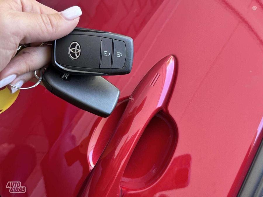 Sarkans Toyota Yaris 2022 Viļņa, ar dzinēja tilpumu 1.50 L un nobraukumu 102 tūkst. km par 17250 €, foto 24 vietnē AUTOMOTO.COM.LV
