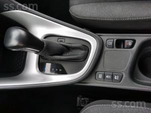 Sarkans Toyota Yaris 2022 Rīga, ar dzinēja tilpumu 1.50 L un nobraukumu 118 tūkst. km par 13500 €, foto 6 vietnē AUTOMOTO.COM.LV