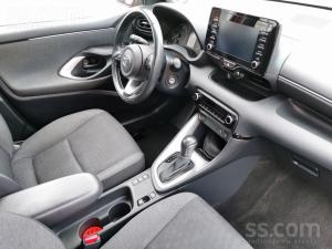 Sarkans Toyota Yaris 2022 Rīga, ar dzinēja tilpumu 1.50 L un nobraukumu 118 tūkst. km par 13500 €, foto 9 vietnē AUTOMOTO.COM.LV