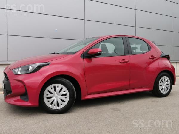 Sarkans Toyota Yaris 2022 Rīga, ar dzinēja tilpumu 1.50 L un nobraukumu 118 tūkst. km par 13950 €, foto 2 vietnē AUTOMOTO.COM.LV