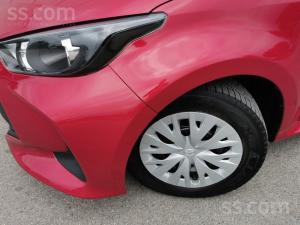 Sarkans Toyota Yaris 2022 Rīga, ar dzinēja tilpumu 1.50 L un nobraukumu 118 tūkst. km par 13950 €, foto 4 vietnē AUTOMOTO.COM.LV