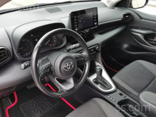 Sarkans Toyota Yaris 2022 Rīga, ar dzinēja tilpumu 1.50 L un nobraukumu 118 tūkst. km par 13950 €, foto 4 vietnē AUTOMOTO.COM.LV