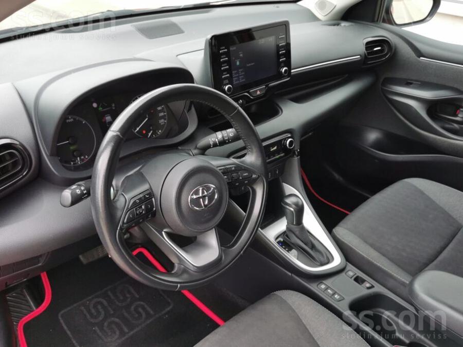 Sarkans Toyota Yaris 2022 Rīga, ar dzinēja tilpumu 1.50 L un nobraukumu 118 tūkst. km par 13950 €, foto 5 vietnē AUTOMOTO.COM.LV