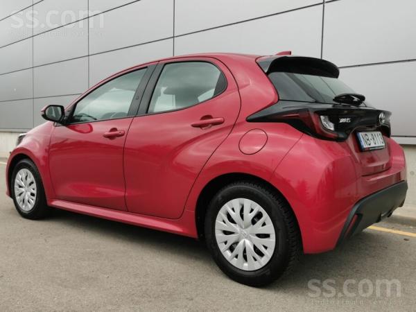 Sarkans Toyota Yaris 2022 Rīga, ar dzinēja tilpumu 1.50 L un nobraukumu 118 tūkst. km par 13950 €, foto 7 vietnē AUTOMOTO.COM.LV