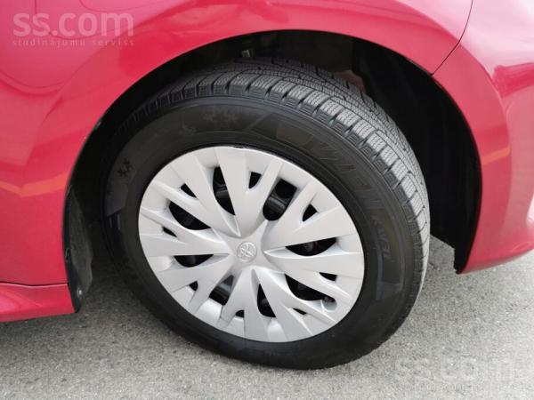 Sarkans Toyota Yaris 2022 Rīga, ar dzinēja tilpumu 1.50 L un nobraukumu 118 tūkst. km par 13950 €, foto 8 vietnē AUTOMOTO.COM.LV