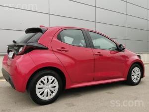 Sarkans Toyota Yaris 2022 Rīga, ar dzinēja tilpumu 1.50 L un nobraukumu 118 tūkst. km par 13950 €, foto 22 vietnē AUTOMOTO.COM.LV