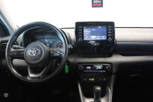 Red Toyota Yaris 2022 in Kaunas, with an engine capacity of 1.49 L and mileage of 161 thousand km for 14900 €, photo 9 on AUTOMOTO.COM.LV