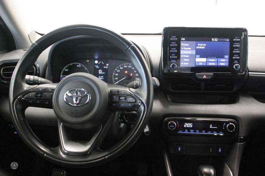 Red Toyota Yaris 2022 in Kaunas, with an engine capacity of 1.49 L and mileage of 155 thousand km for 14900 €, photo 11 on AUTOMOTO.COM.LV